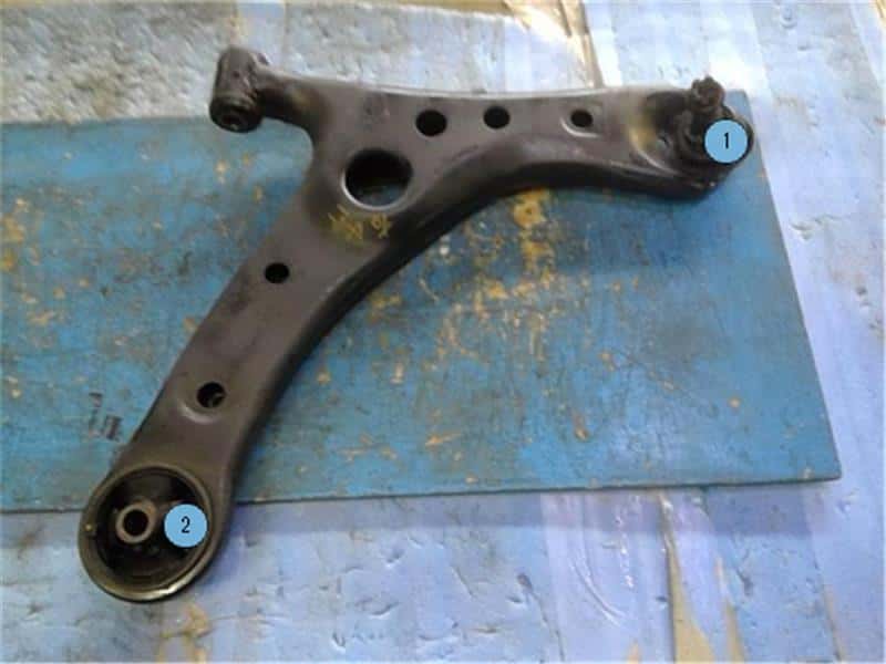 [Used]Front Right Lower Control Arm TOYOTA Noah 2011 DBA-ZRR70W ...