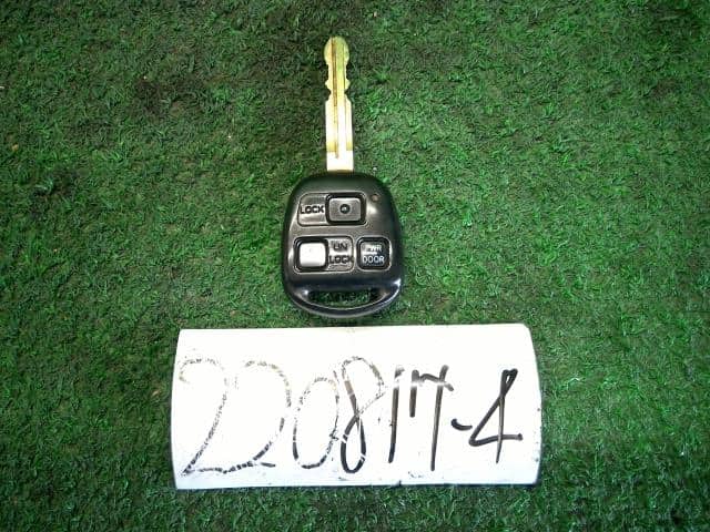 [Used]Keyless Entry Remote Control Key TOYOTA Voxy 2002 TA-AZR65G - BE ...