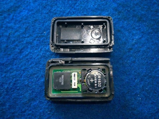 [Used]Keyless Entry Remote Control Key TOYOTA Vitz 2006 DBA-NCP91 - BE ...
