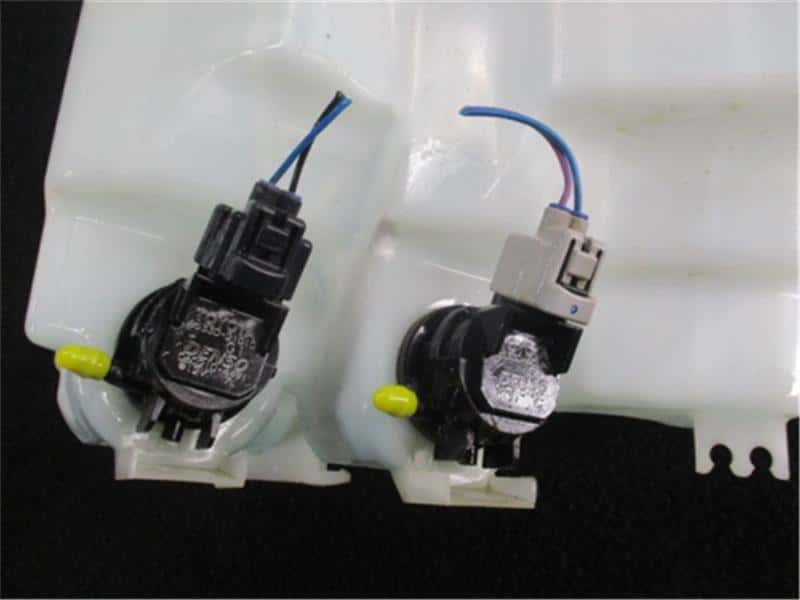 [Used]Windshield Washer Reservoir Tank TOYOTA Prius 2009 DAA-ZVW30 ...
