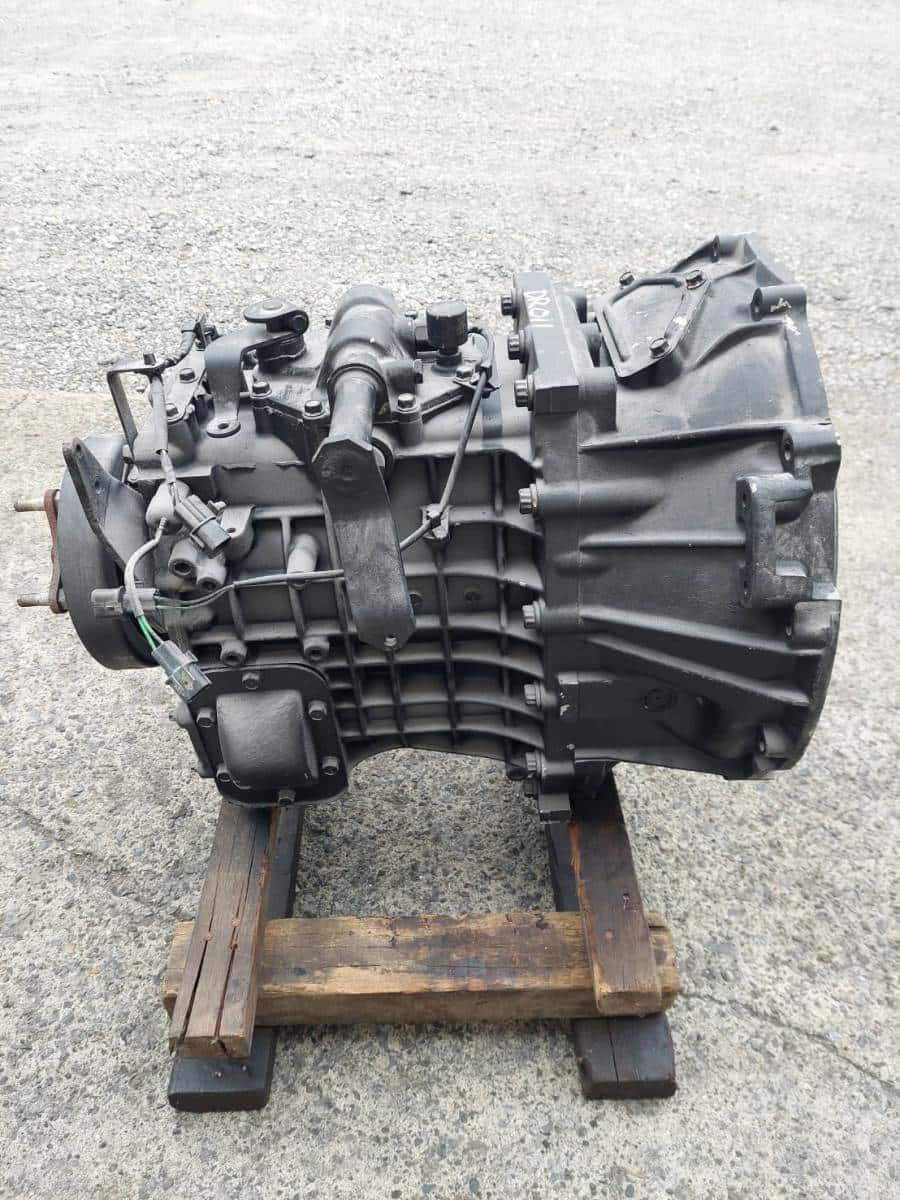 [Used]Mitsubishi FUSO rare 5 Speeds Transmission Canter fighter (FH21GC ...