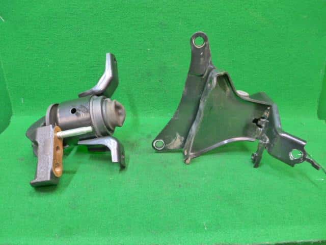 [Used]Sienta DBA-NSP170G and others E/G parts Engine mount two (Left ...