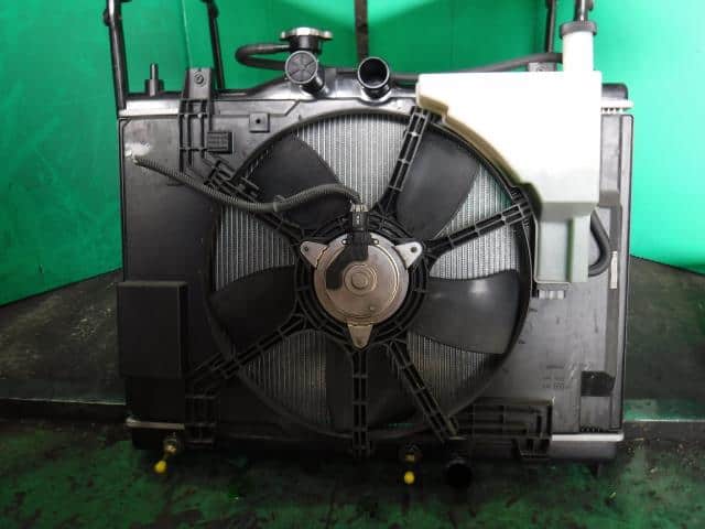[Used]Radiator NISSAN Tiida 2007 DBA-C11 21460ED100 - BE FORWARD Auto Parts