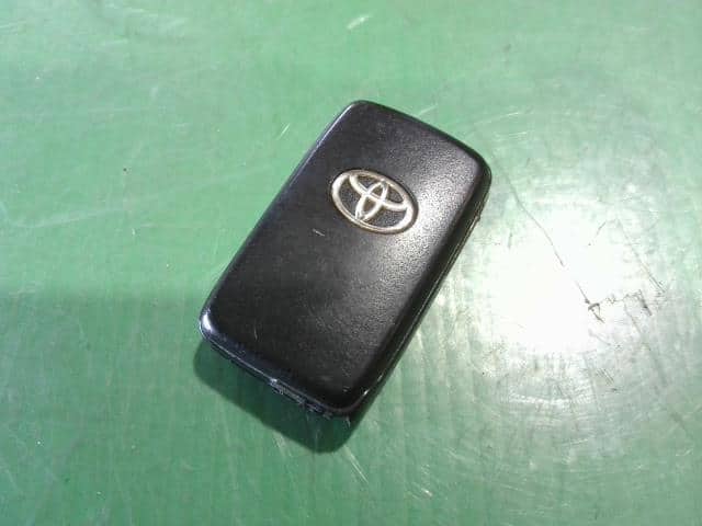 [Used]Keyless Entry Remote Control Key TOYOTA Aqua 2012 DAA-NHP10 ...