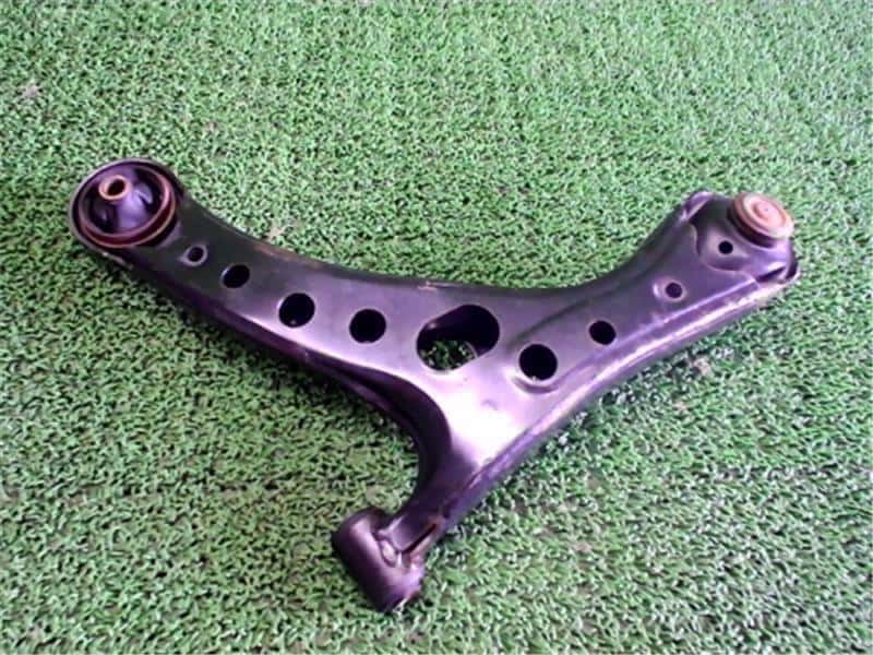 [Used]Front Right Lower Control Arm TOYOTA Noah 2012 DBA-ZRR75W ...