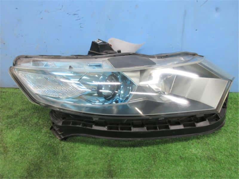 [Used]Right Headlight HONDA Insight 2010 DAA-ZE2 - BE FORWARD Auto Parts