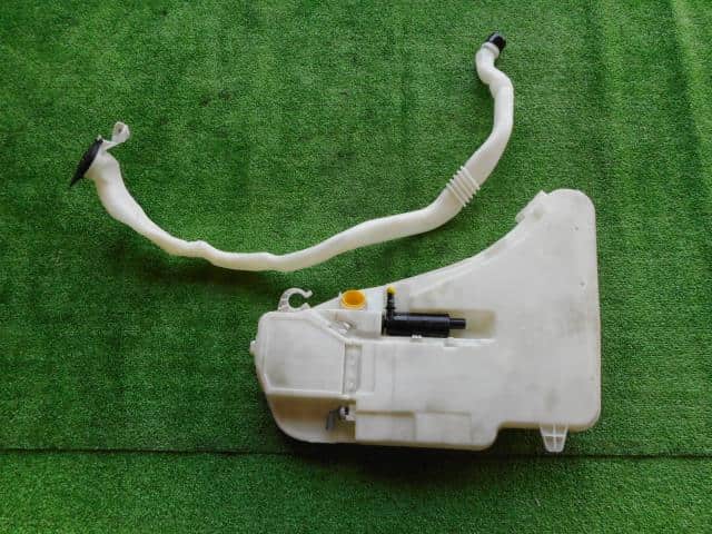 [Used]Windshield Washer Tank BMW 5 Series 2011 DBA-XG20 61667269667 ...
