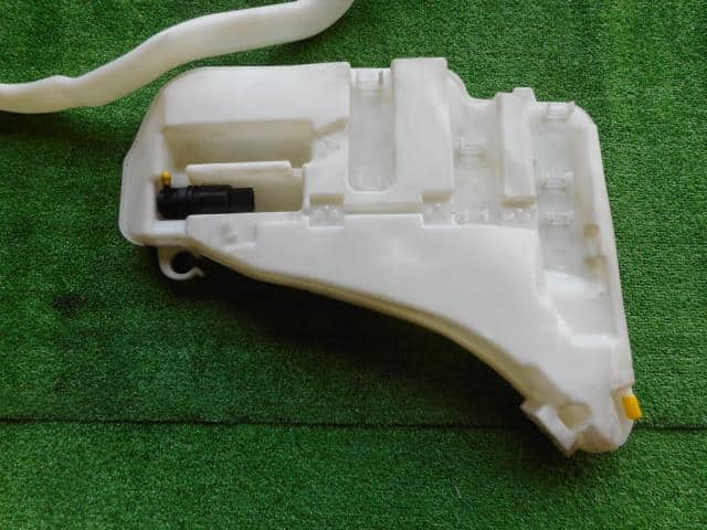 [Used]Windshield Washer Tank BMW 5 Series 2011 DBA-XG20 61667269667 ...