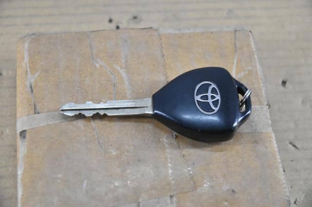[Used]Keyless Entry Remote Control Key TOYOTA Corolla Axio 2010 DBA ...
