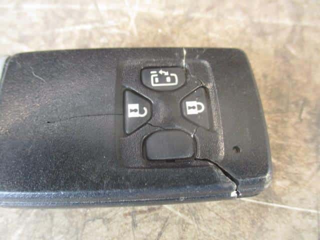 [Used]Keyless Entry Remote Control Key TOYOTA Voxy 2010 DBA-ZRR70W - BE ...