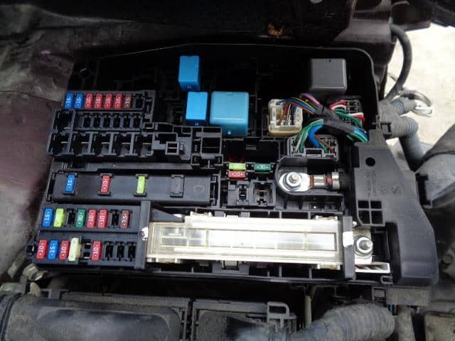 [Used]Fuse Box TOYOTA Corolla Rumion 2010 DBA-ZRE152N 8274112070 - BE ...
