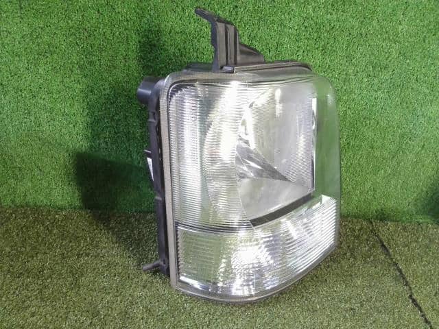[Used]Right Headlight SUZUKI Every 2012 EBD-DA64V 3512068H52 - BE ...