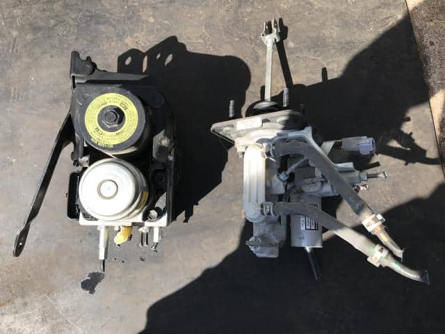 [Used]Brake Master Cylinder TOYOTA vellfire 2015 DAA-AYH30W 4720158090 ...
