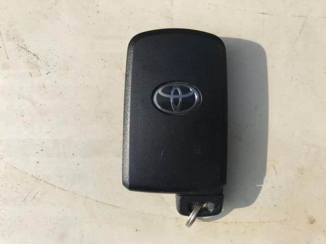 [Used]Keyless Entry Remote Control Key TOYOTA Voxy 2014 DAA-ZWR80G ...