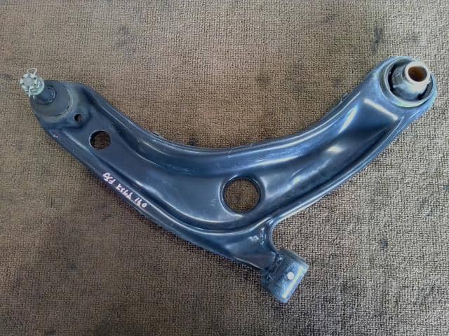 [Used]Front Right Lower Control Arm TOYOTA Corolla Axio 2014 DBA-NZE161 ...