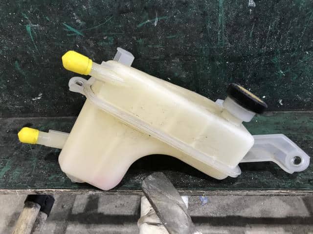 [Used]Coolant Tank TOYOTA Prius Alpha 2011 DAA-ZVW41W 1648028080 - BE ...