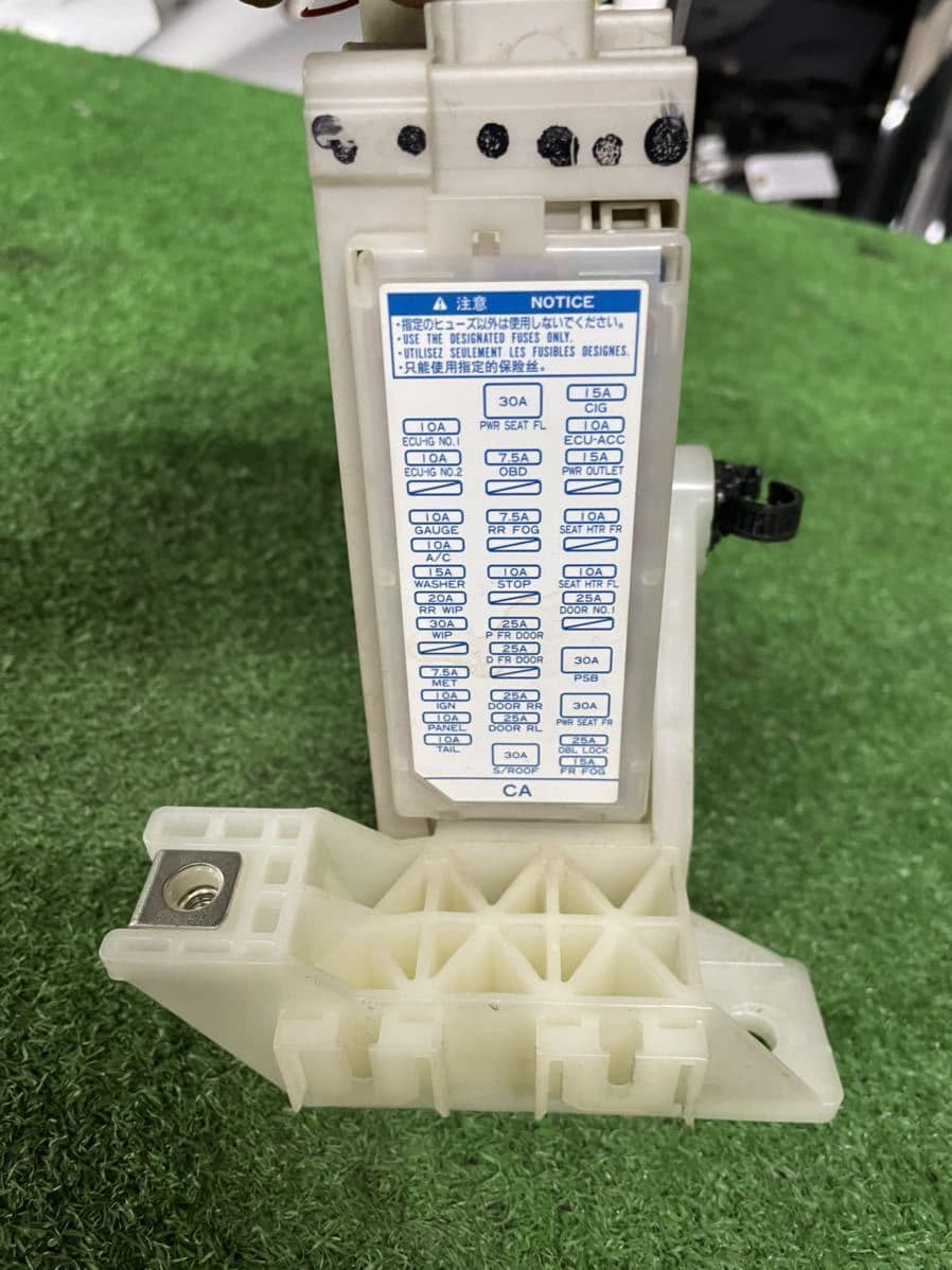[Used]202 Toyota ZVW 30 Prius MPX BODY Fuse Box 89221-47110 yellow -580 ...