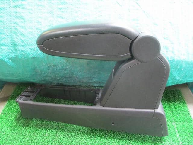 [Used]Console Box NISSAN Tiida 2006 DBA-C11 - BE FORWARD Auto Parts