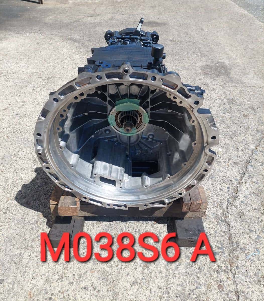 [Used]The Mitsubishi FUSO Canter Engine 4P10 (Transmission model M038S6 ...