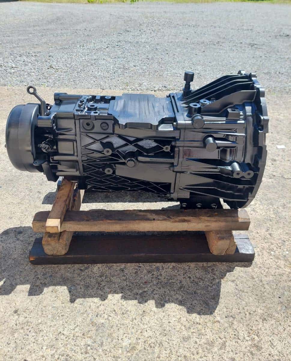 [Used]The Mitsubishi FUSO Canter Engine 4P10 (Transmission model M038S6 ...