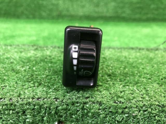 [Used]Switch ISUZU 2011 SKG-NHR85A 8973869812 - BE FORWARD Auto Parts