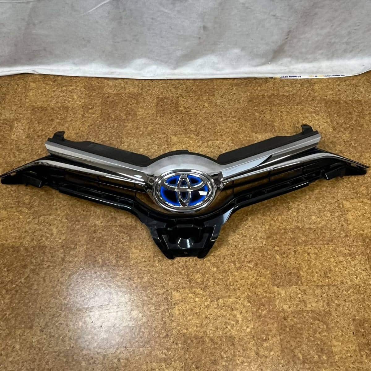 [Used]Radiator Grille Toyota Auris hybrid 53100-12481 - BE FORWARD Auto ...