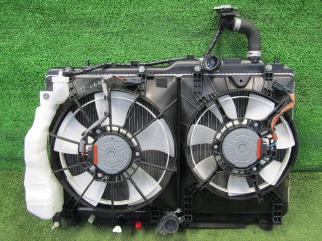 [Used]Radiator HONDA Vezel 2014 DBA-RU1 1901050T901 - BE FORWARD Auto Parts