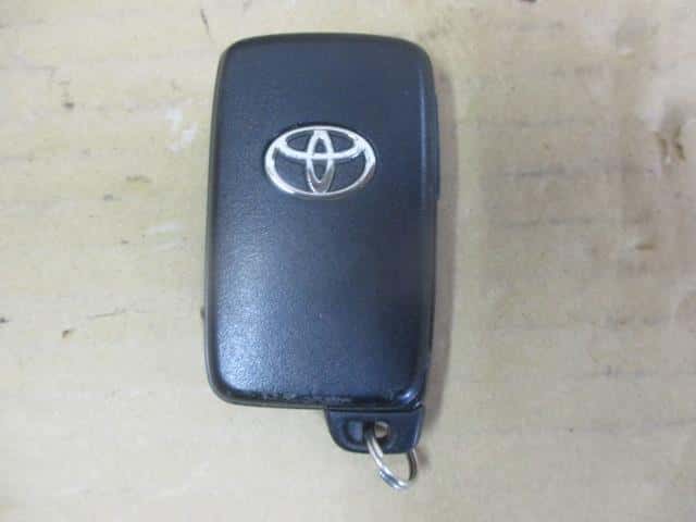 [Used]Keyless Entry Remote Control Key TOYOTA Aqua 2014 DAA-NHP10 ...