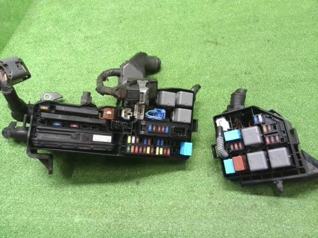 [Used]Fuse Box TOYOTA Camry 2014 DAA-AVV50 - BE FORWARD Auto Parts