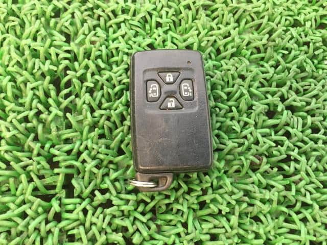 [Used]Keyless Entry Remote Control Key TOYOTA Voxy 2012 DBA-ZRR70W - BE ...