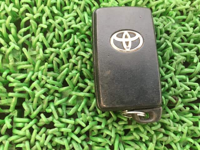 [Used]Keyless Entry Remote Control Key TOYOTA Voxy 2012 DBA-ZRR70W - BE ...