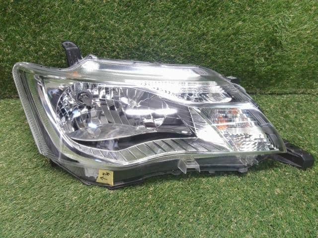 [Used]Right Headlight TOYOTA Corolla Axio 2013 DBA-NZE161 8111012J00 ...