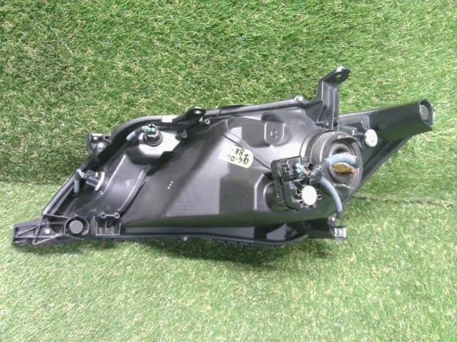 [Used]Right Headlight TOYOTA Corolla Axio 2013 DBA-NZE161 8111012J00 ...