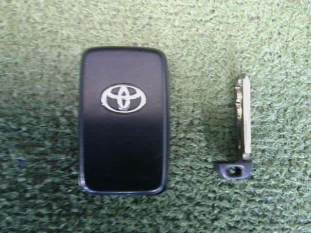 [Used]Keyless Entry Remote Control Key TOYOTA Aqua 2015 DAA-NHP10 ...
