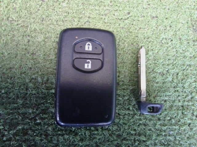 [Used]Keyless Entry Remote Control Key TOYOTA Aqua 2015 DAA-NHP10 ...