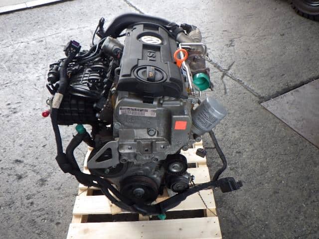 [Used]CAXA Engine VOLKSWAGEN Golf 2011 DBA-1KCAX 03C100092 - BE FORWARD ...