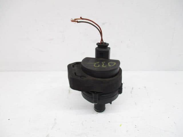 [Used]Water Pump MERCEDES-BENZ Benz b class 2015 DBA-246246 A0525453826 ...