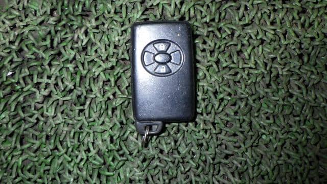 [Used]Keyless Entry Remote Control Key TOYOTA Vitz 2005 DBA-SCP90 ...