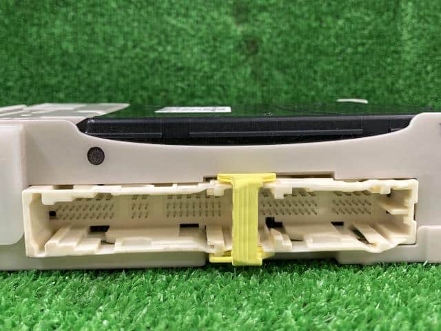 [Used]Fuse Box TOYOTA IQ 2010 DBA-KGJ10 8273074040 - BE FORWARD Auto Parts