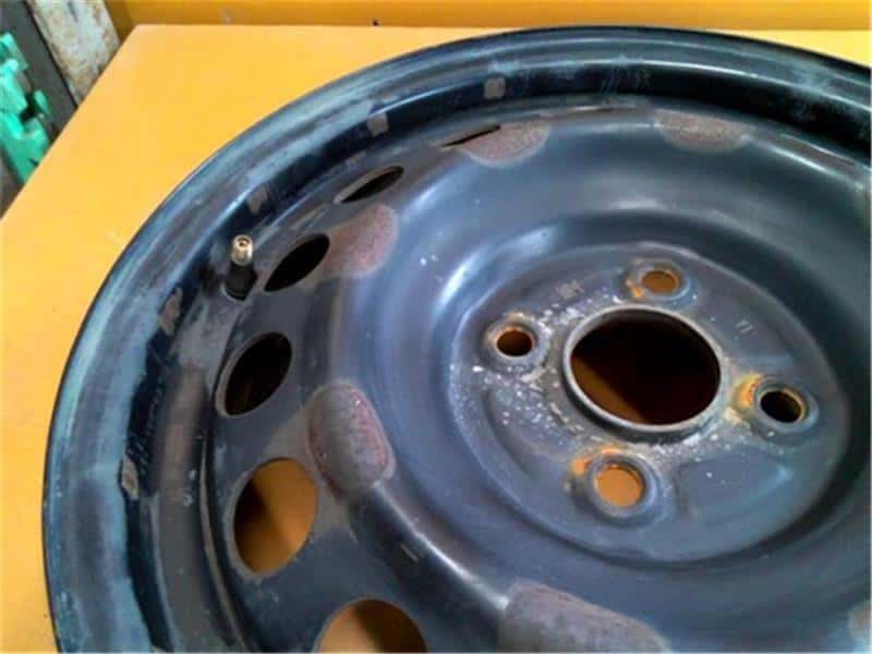 [Used]Wheel TOYOTA Aqua 2013 DAA-NHP10 4261152770 - BE FORWARD Auto Parts