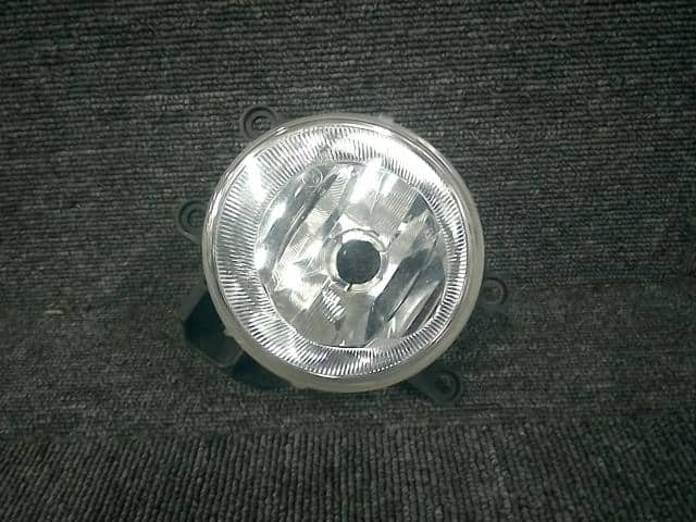[Used]Left Fog Light TOYOTA Corolla Fielder 2015 DBA-NZE164G 8122047010 ...