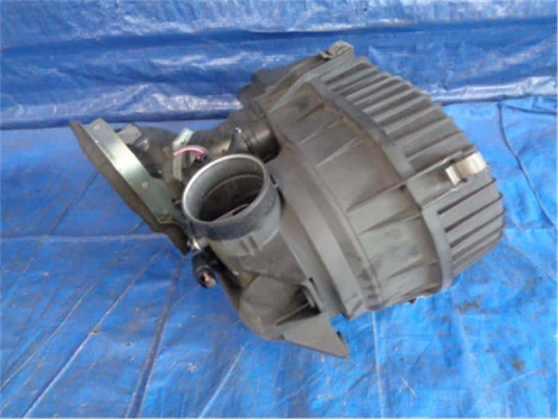 [Used]Air Cleaner Assembly ISUZU ELF 2016 TKG-NMR85AN 8982525122 - BE ...