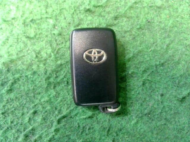 [Used]Keyless Entry Remote Control Key TOYOTA Aqua 2016 DAA-NHP10 ...