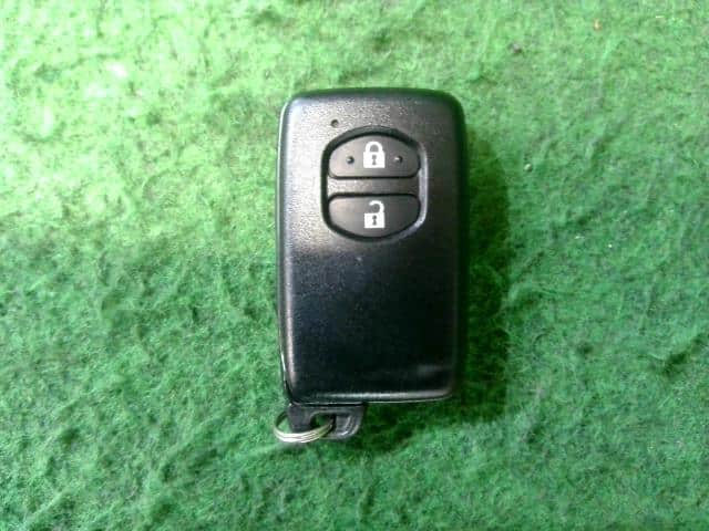 [Used]Keyless Entry Remote Control Key TOYOTA Aqua 2016 DAA-NHP10 ...