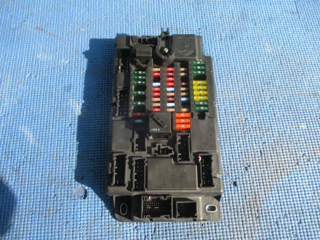 [Used]Fuse Box BMW Bmw mini_ 2014 DBA-SX16S 61353457580 - BE FORWARD ...