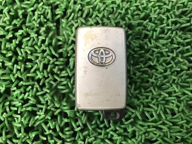 [Used]Keyless Entry Remote Control Key TOYOTA Voxy 2009 DBA-ZRR70W - BE ...