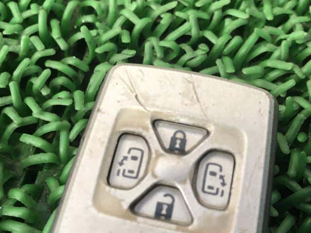 [Used]Keyless Entry Remote Control Key TOYOTA Voxy 2009 DBA-ZRR70W - BE ...