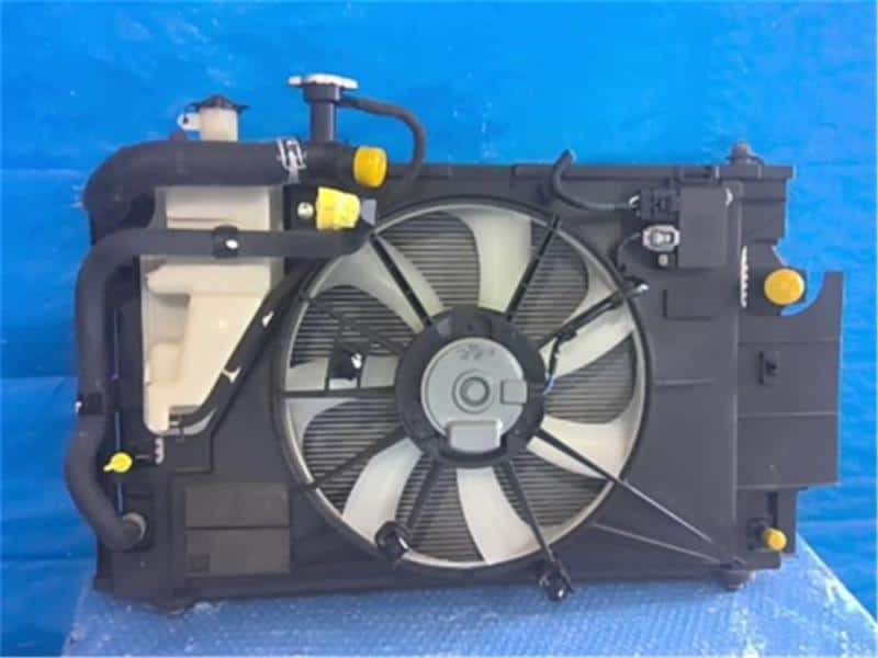[Used]Radiator TOYOTA Aqua 2017 DAA-NHP10 1640021330 - BE FORWARD Auto ...