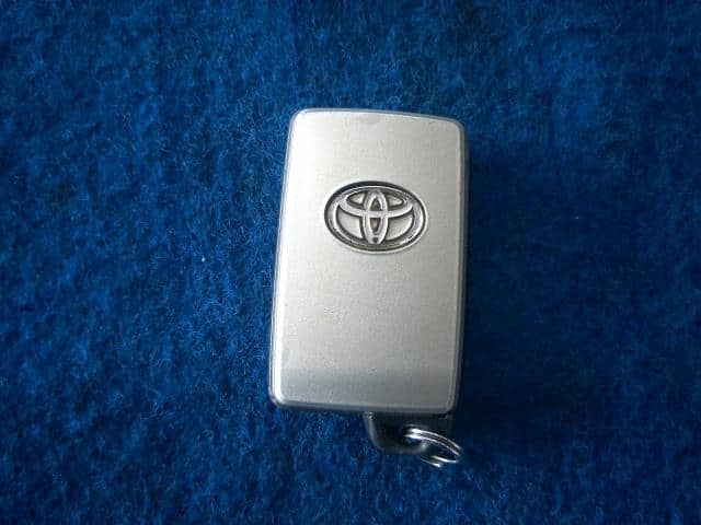 [Used]Keyless Entry Remote Control Key TOYOTA Voxy 2010 DBA-ZRR75W - BE ...