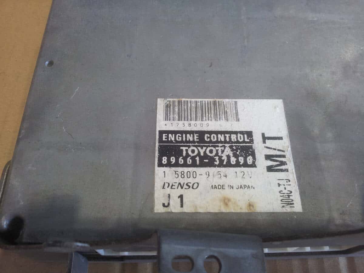 [Used]Engine Control Unit / ECU Hino dutoro Toyota dyna 89661-37690 R6 ...